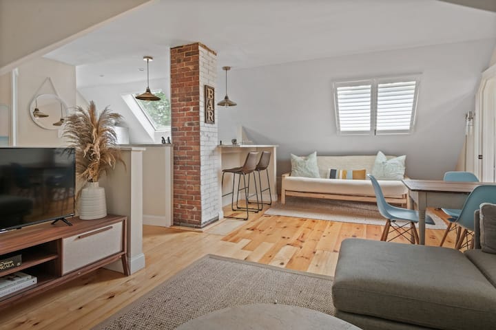 Casco & Chill | Downtown Loft With Water Views - Portland, ME