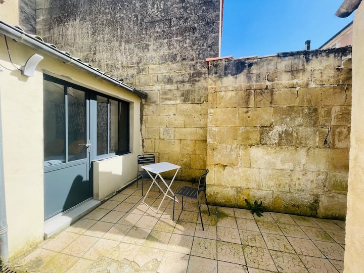 Bel Appartement Avec Cour Privée - Saint-Jean-d'Angély