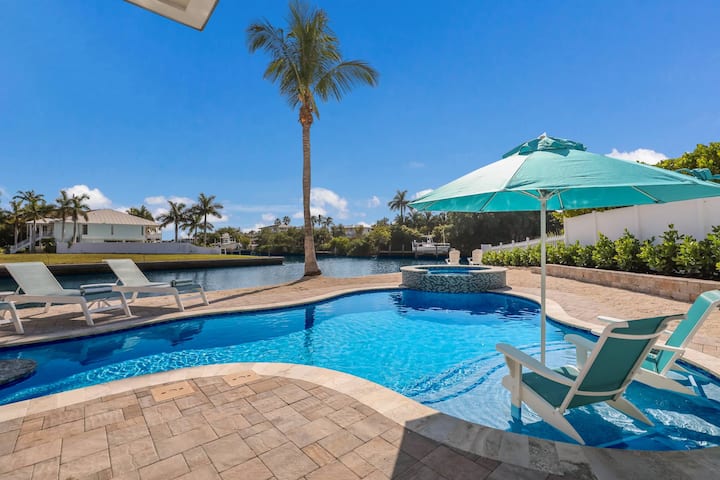 Playing Hooky: On Canal, Dock, Pool Spa, Game Room - Anna Maria, FL