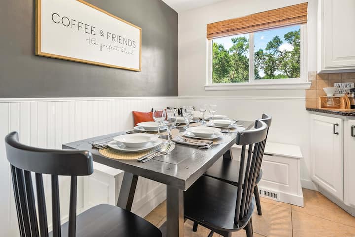 Welcoming Coffee Haven With Family-friendly Vibe - Littleton, CO