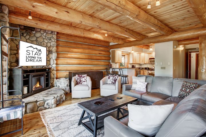 Stunning Log Cabin 10 Mile View Hot Tub - Breckenridge, CO