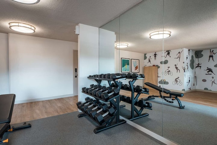 Spacious Unit W/ Kitchen! Sports & Bbq Facilities! - Richardson, TX