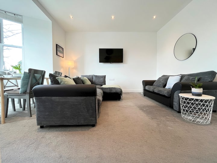 Spacious 2bed Apartment~parking~close To Seafront - Penzance