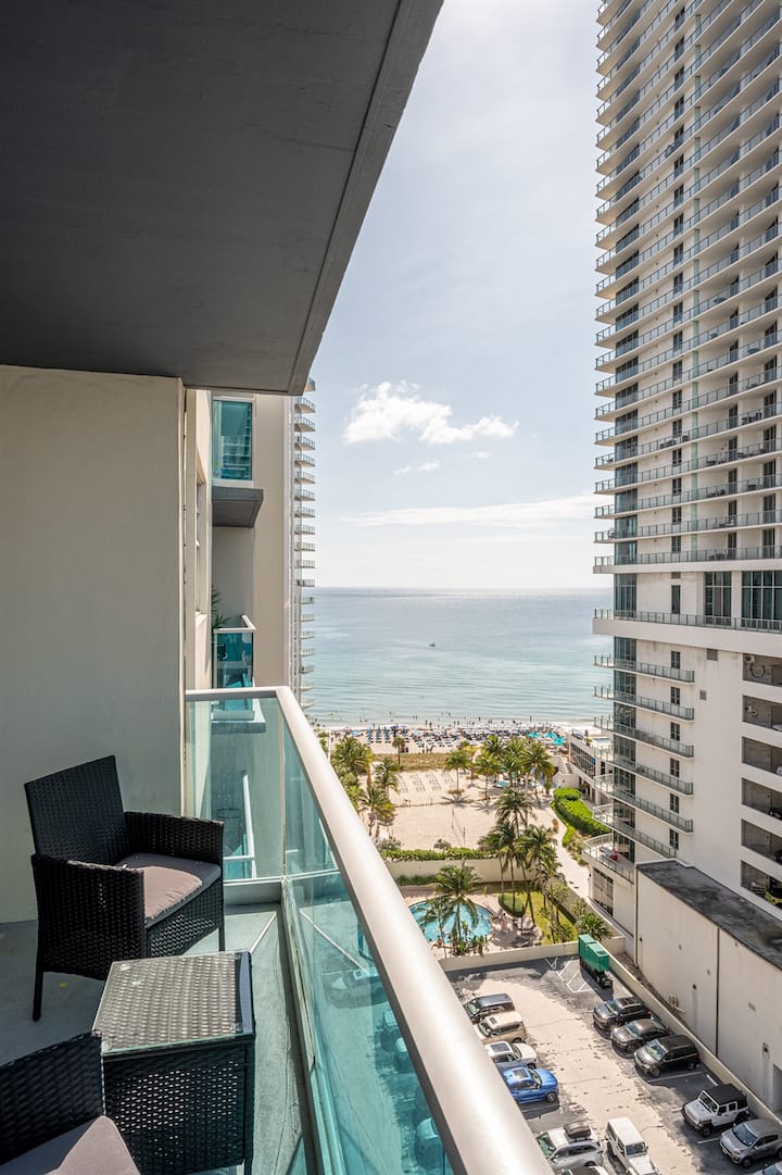 Upgraded Minimalistic Corner Oceanview Beach Home - Sunny Isles Beach