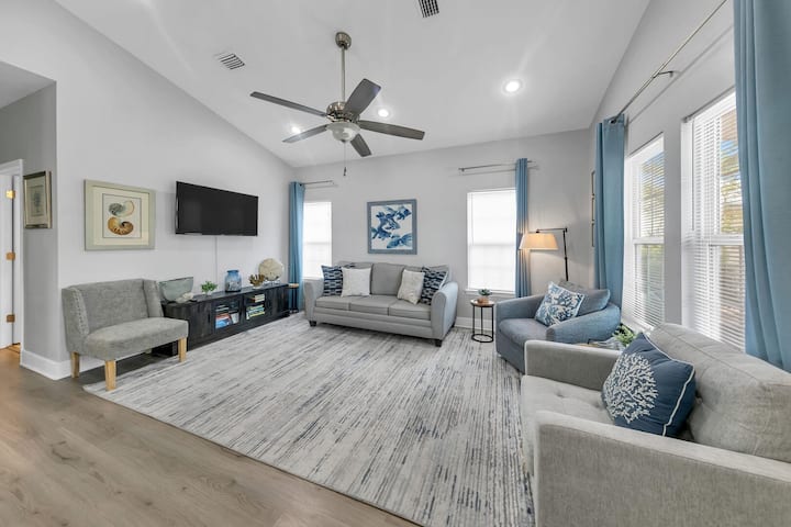 Shore Beats Work: Cozy 30a Beach Cottage - Seaside, FL