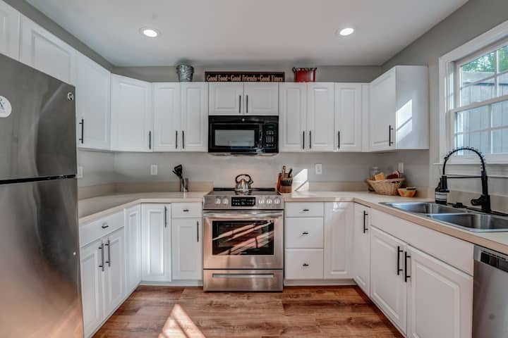 Group-friendly | Overlooks Main Street | Hot Tub - Helen, GA