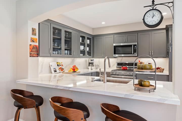 Perfect Mesa Retreat | Remodeled Condo With A Pool - Santa Barbara