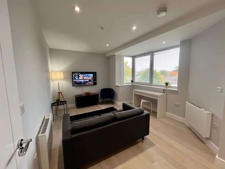 Heart Of Brentwood - 1 Bed - Parking - Fast Wifi - Brentwood