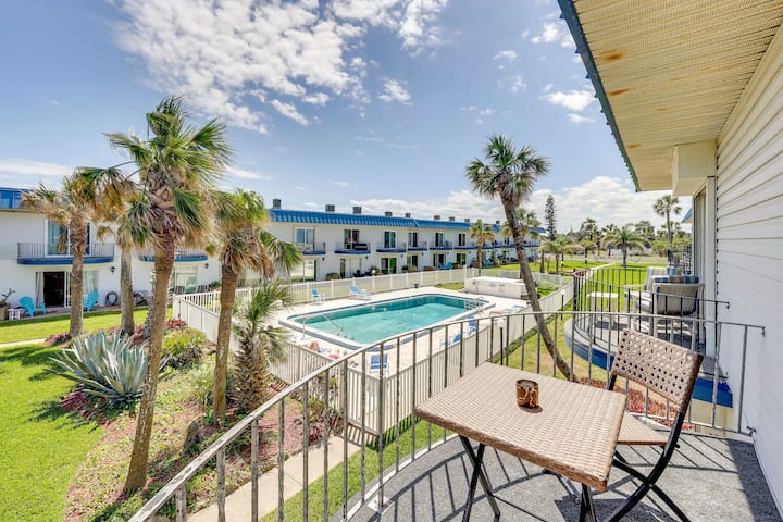 Oceanfront Ormond Beach Condo: Patio, Pool Access! - 오먼드 비치