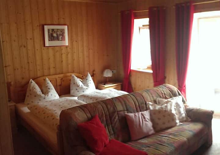 Vacation Home For 10 People, 5 Bedrooms, 200 M² - Siegsdorf