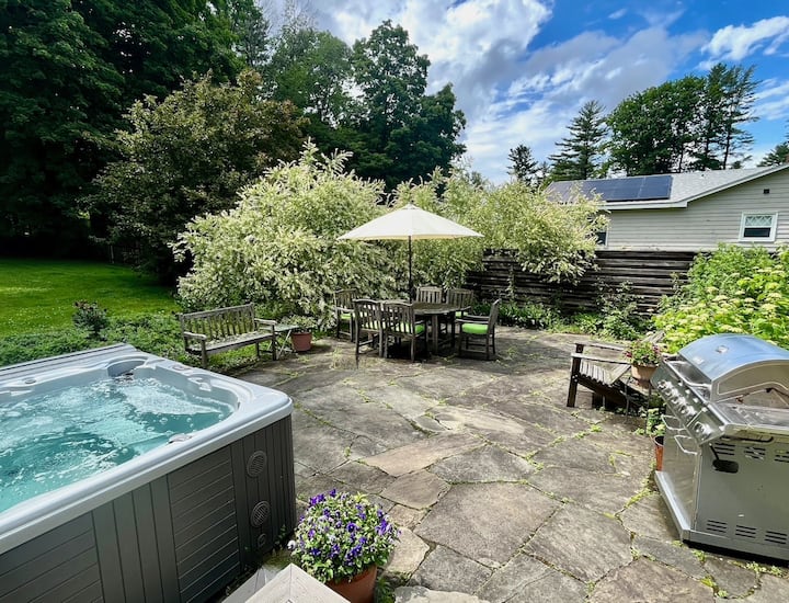 Hot Tub, Hike, Close To Gb Center! - Great Barrington, MA