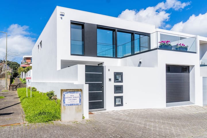 Lux House By Green Vacations - Ponta Delgada