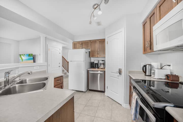 Stylish 3-bedroom Gem/near Hanlon Creek & U Of G - Guelph