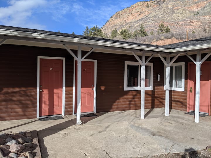Stone Mountain Lodge - Rocky Mountain Motel - Lyons, CO