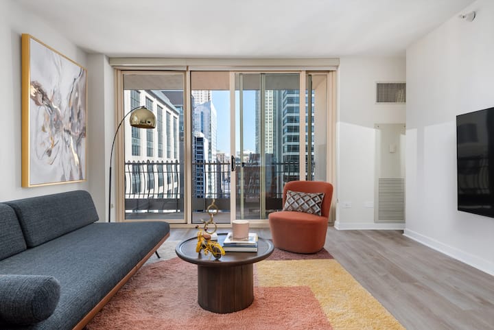 Prime 4br Apartments: Perfect Group Comfort - Chicago
