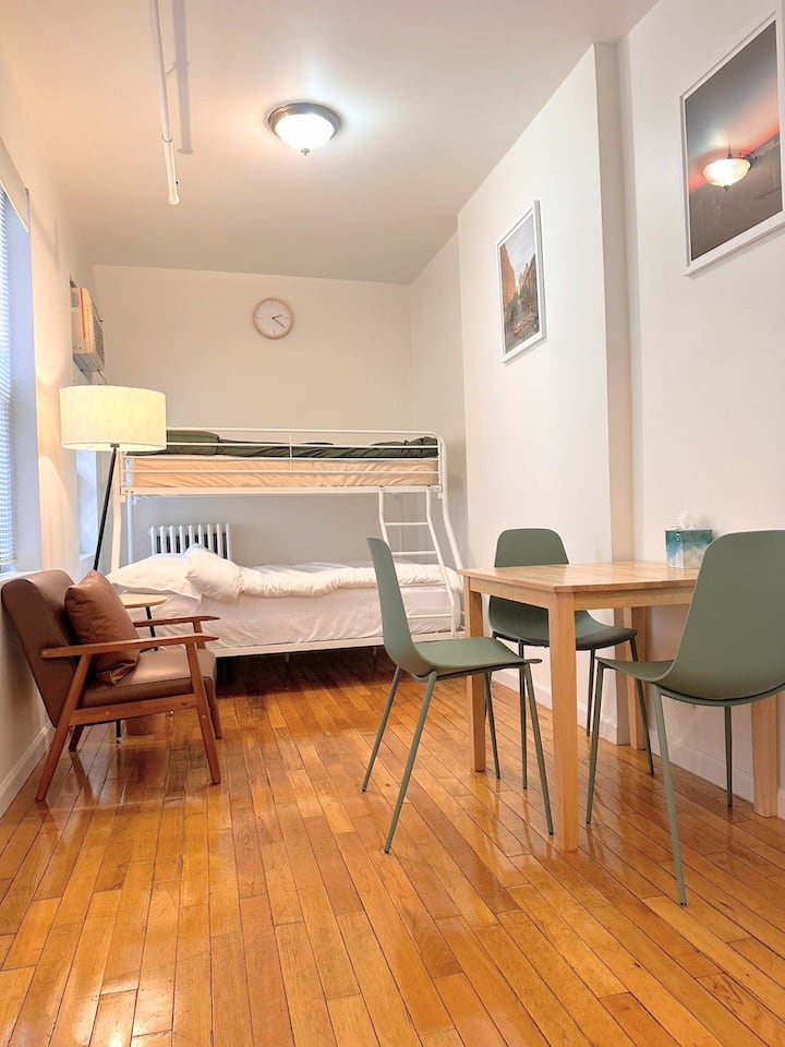 Private Room With Shower On Union Square Side 3 - New York City