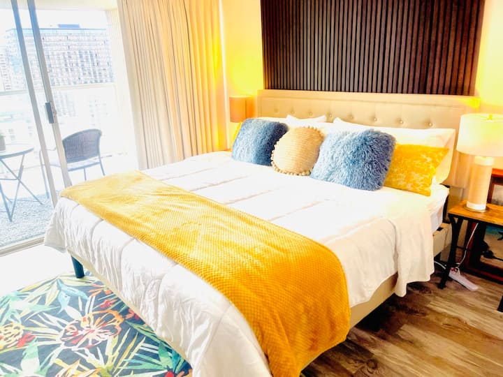 (Brand New Upgraded) Ocean View Romantic Studio - Waikiki Beach