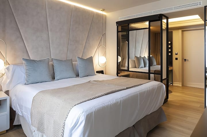 Enjoy Picturesque Views! 2 Comfortable Units! - Palma