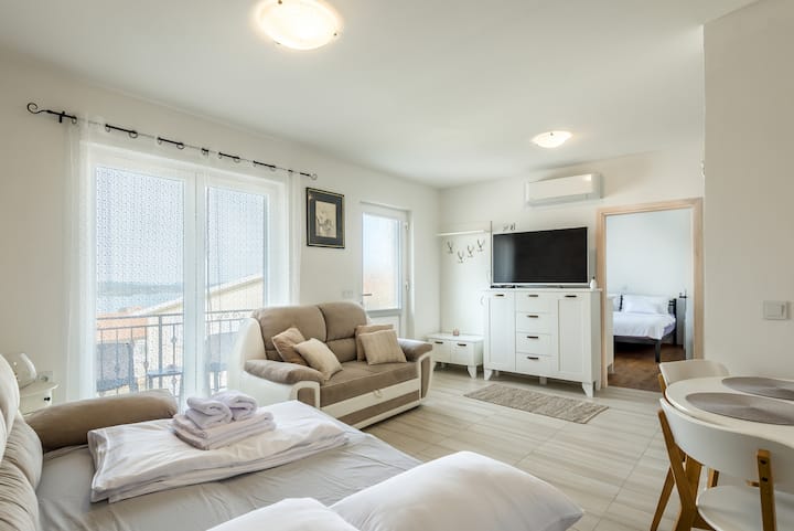 A-21075-a Appartement De Deux Chambres Avec Le - Šibenik