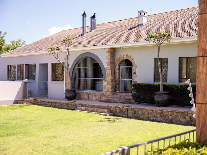 Barkly Street | Classic King Room - Uitenhage
