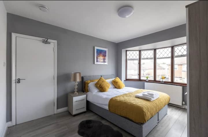 Luxury 3 Bedroomed Home - Kettering