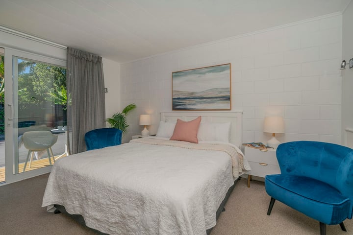 Waterfront Property, Heated Pool, Spa Pool, - Whitianga