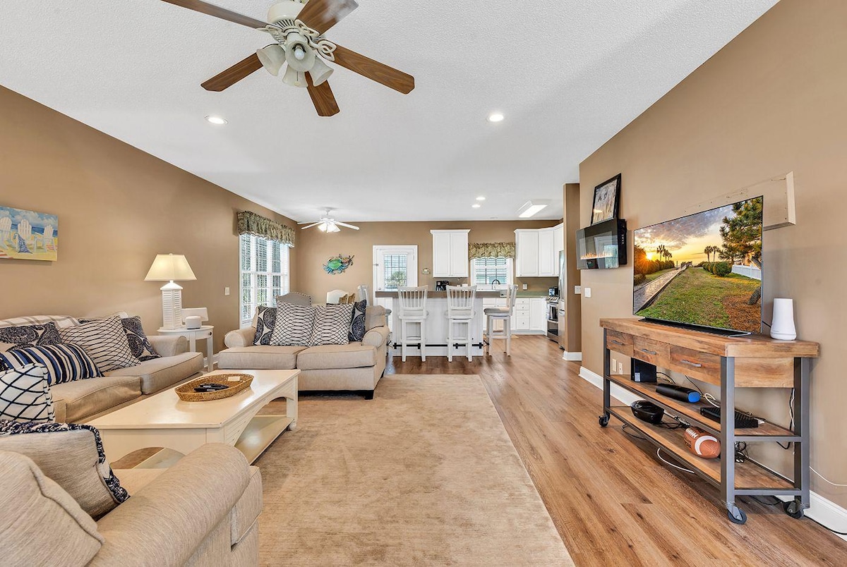 4BR Private Luxury Cherry Grove Home & Pool, Great - Cabins for Rent in ...