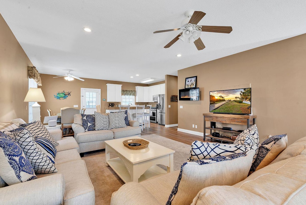 4BR Private Luxury Cherry Grove Home & Pool, Great - Cabins for Rent in ...