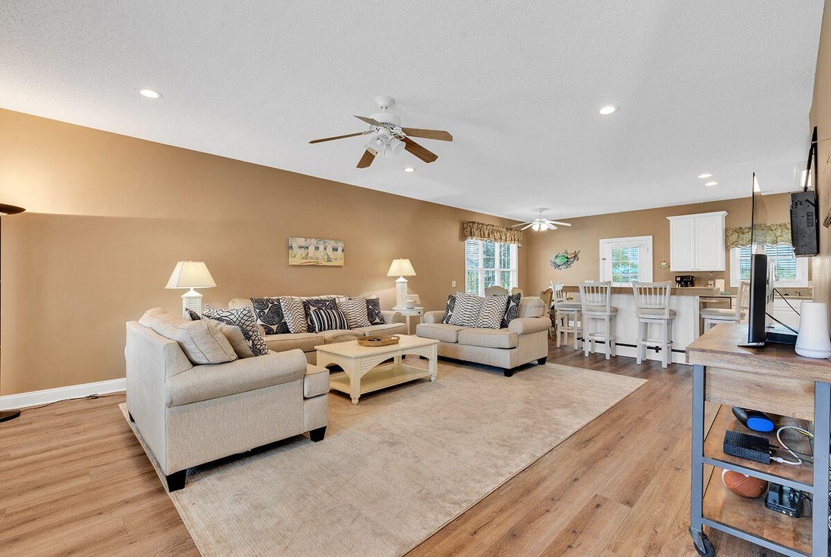 4BR Private Luxury Cherry Grove Home & Pool, Great - Cabins for Rent in ...