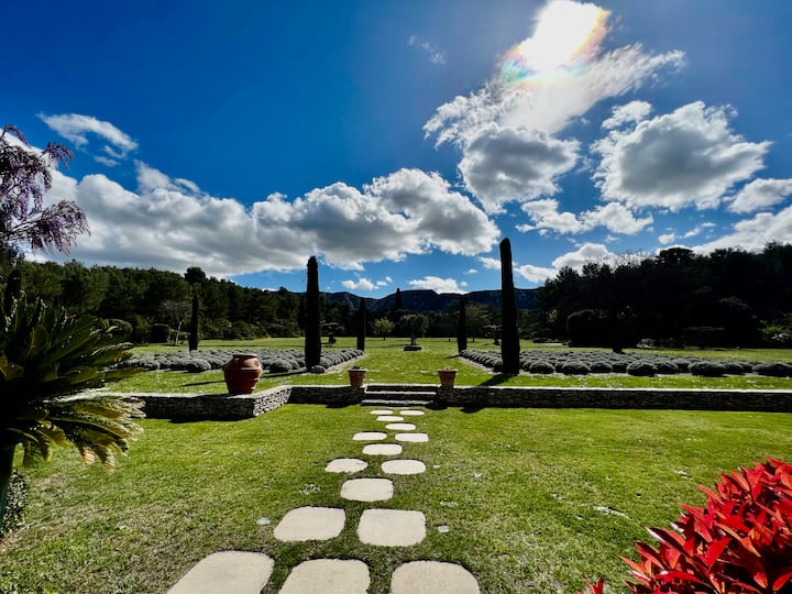En Provence, Beau Mas, Beaux Jardins, Piscines - Les Baux-de-Provence