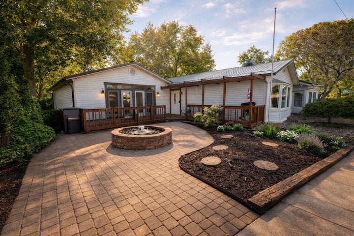 Chicks On Canal: 1 Min From Buckeye Lake Marina - Buckeye Lake, OH