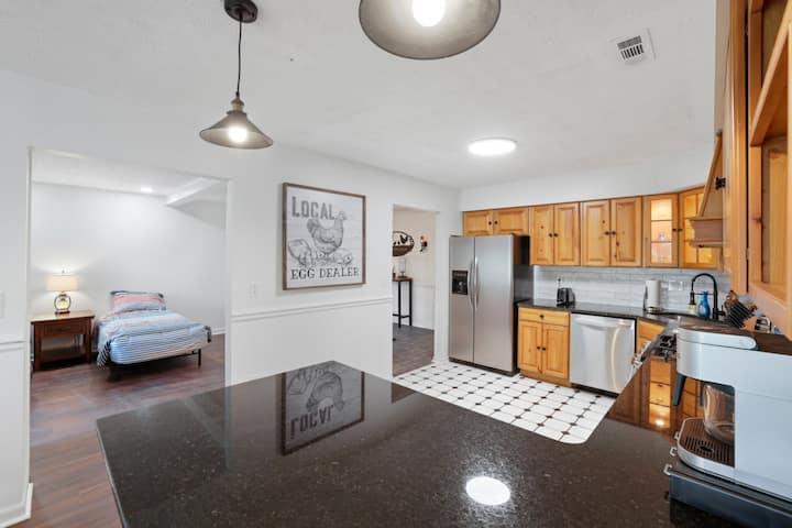 Chicks On Canal: 1 Min From Buckeye Lake Marina - Buckeye Lake State Park, Millersport