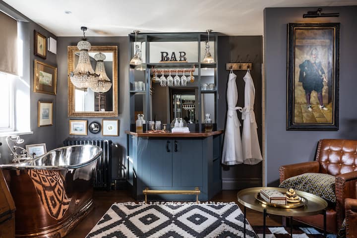The Bar-th Room Suite - 5* Award Winning! - Nantwich