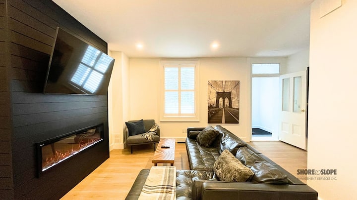 The 1883 Century Hotel Suite - Collingwood