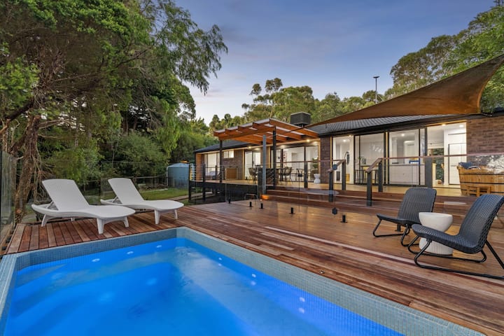 Luxe Hideaway | Fireside Comfort & Heated Pool - Shoreham