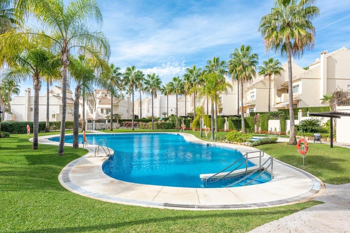 El Arenal Townhouse By The Beach - Marbella