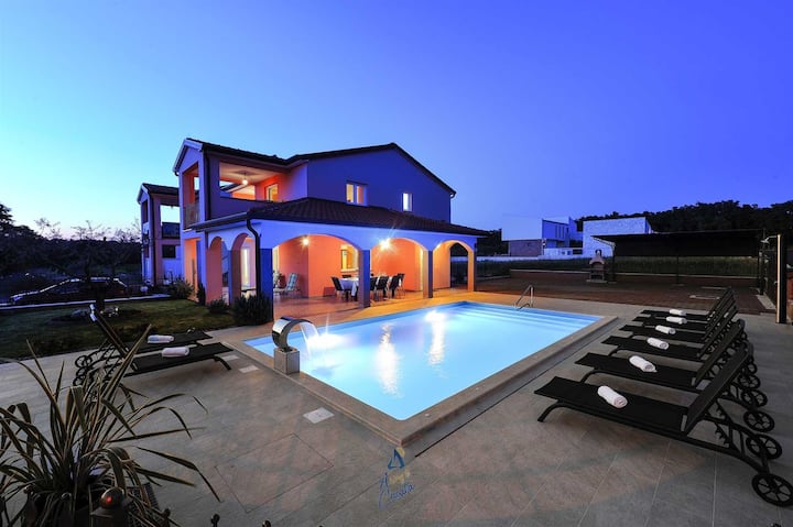 Charmante Villa Tea Avec Hydro Massage Pool - Novigrad