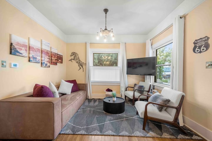 Stylish & Cozy Downtown 2 Bedroom Unit W/ Hot Tub - Flagstaff, AZ