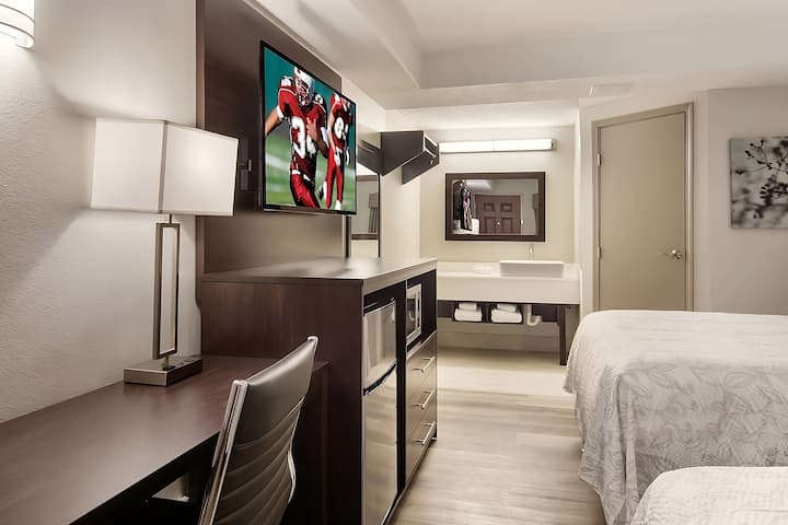 Central Erie Hotel! 3 Units Near Erie Zoo! Parking - Erie, PA