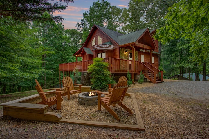 Foxfire Lodge : Hot Tub / Fire Pit / Pets / Tennis - Ellijay, GA