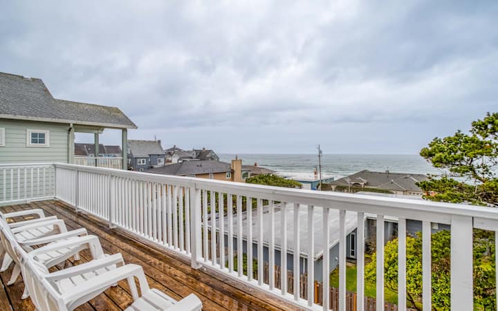 Jetted Tub, Ocean View, Fireplace-home By The Sea - Lincoln City, OR