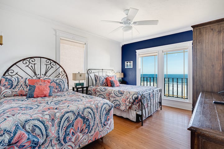 Historic Oceanfront Home-hot Tub-latitude Change - Daytona Beach, FL