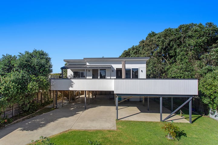 Elevated Beach Oasis - Ohope Beach Holiday Home - Ōhope