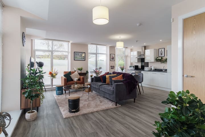 2 Bedroom Contemporary Apartment In Manchester - Salford