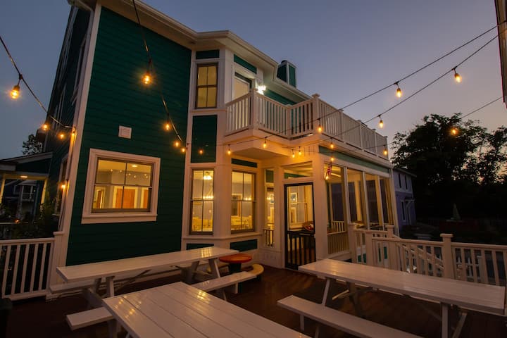 Beachwalk Resort's Largest Home - Sleeps 24 - Michigan City, IN