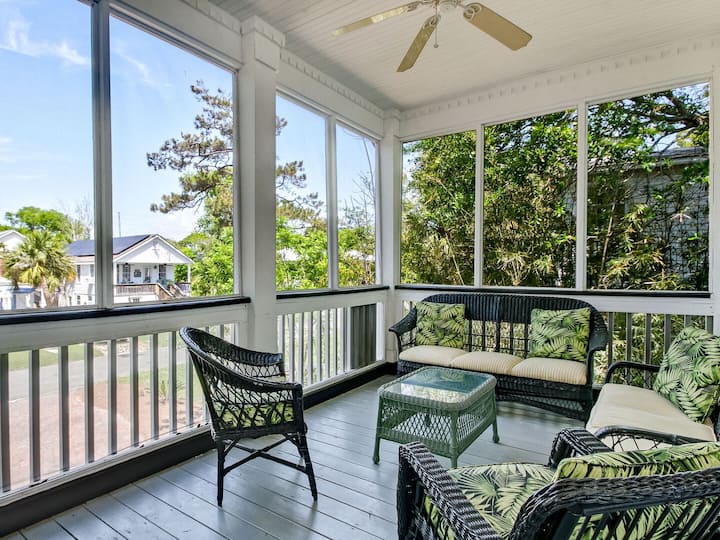 Charming Beach Cottage, Heated Pool Access - Tybee Island, GA