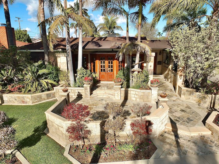 The Belmont Beach Bungalow - Pool & Hot Tub! - Long Beach, CA