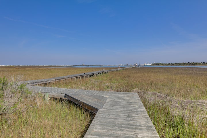 Atlantic Beach Home By Fort Macon State Park - Beaufort