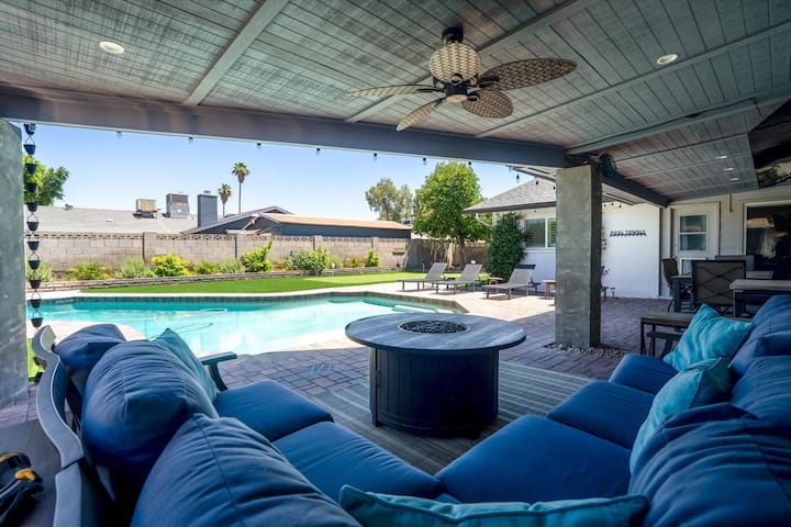 Newly Furnished | Sparkling Pool | Sleeps 9 - Glendale