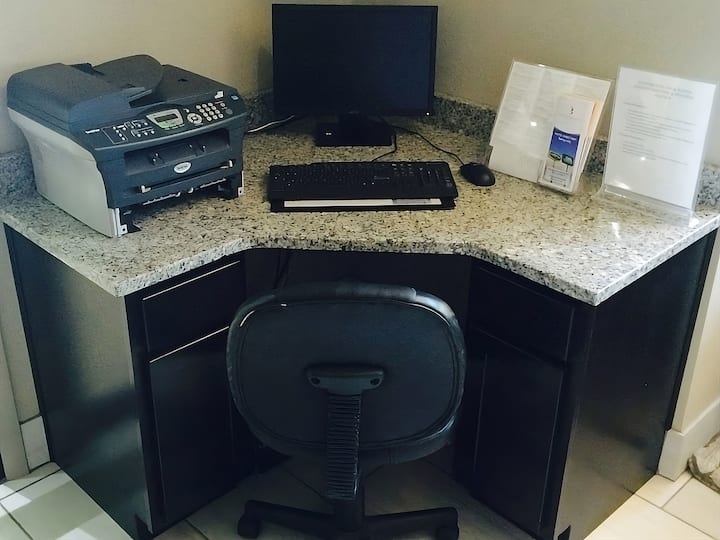 Look No Further! Comes W/ Free Breakfast & Parking - Lexington, KY